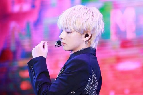 V из BTS анонсировал сингл «White Christmas» | Оркестр CAGMO