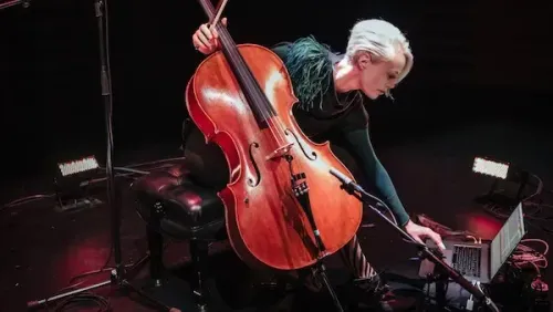 Композиторы Джефф Руссо и Зои Китинг написали саундтрек к фильму «Осло ...